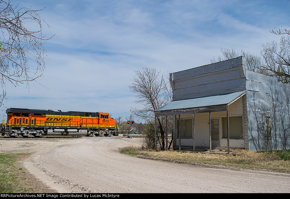 BNSF 6615 eastbound BNSF empty grain train